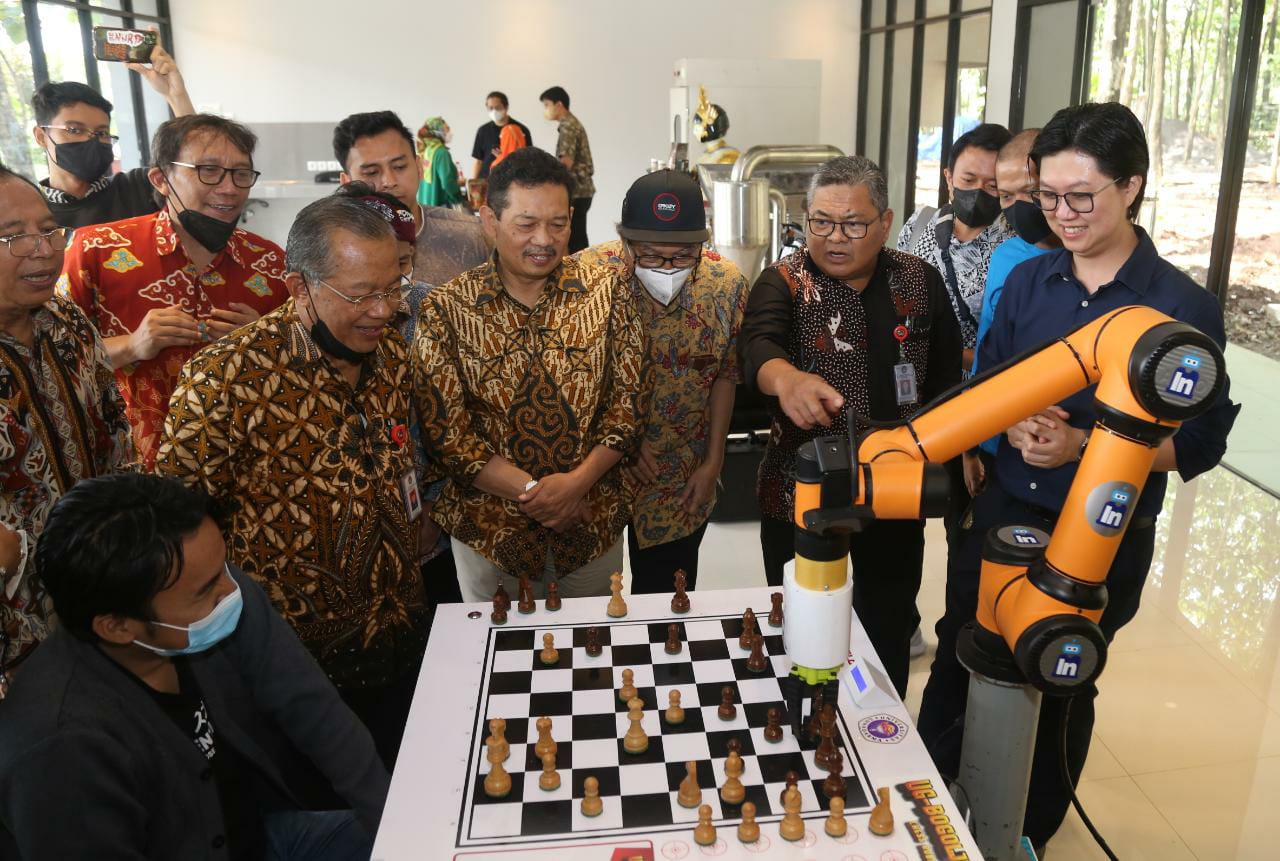 Wujudkan Indonesia Emas 2045 Melalui Peran Technopark | Kementerian Koordinator Bidang ...